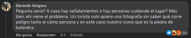 Posa colgado del emblemático Hongo en Playa Balandra